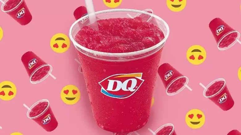 Red Misty Slush ពី Dairy Queen ក្នុងពែង