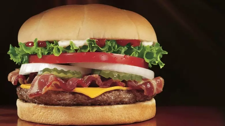 Burger Pemanggang Keju Bacon dari Dairy Queen