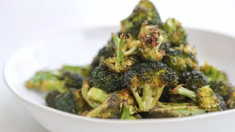 Brokoli Panggang dina mangkok
