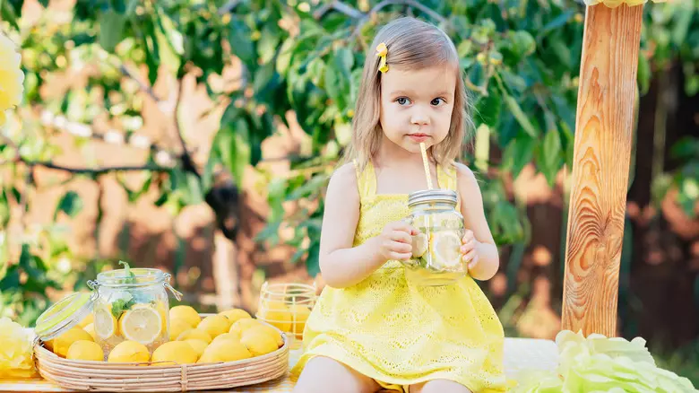 Omobirin ni lemonade imurasilẹ