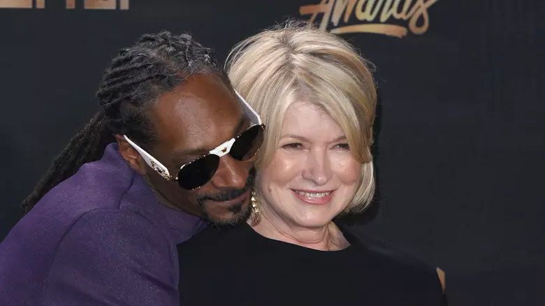 Martha Stewart ແລະ Snoop Dogg ແກ້ມແກ້ມ