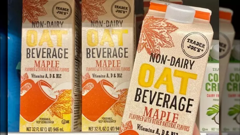 Cerrar la bebida de avena de arce de Trader Joe