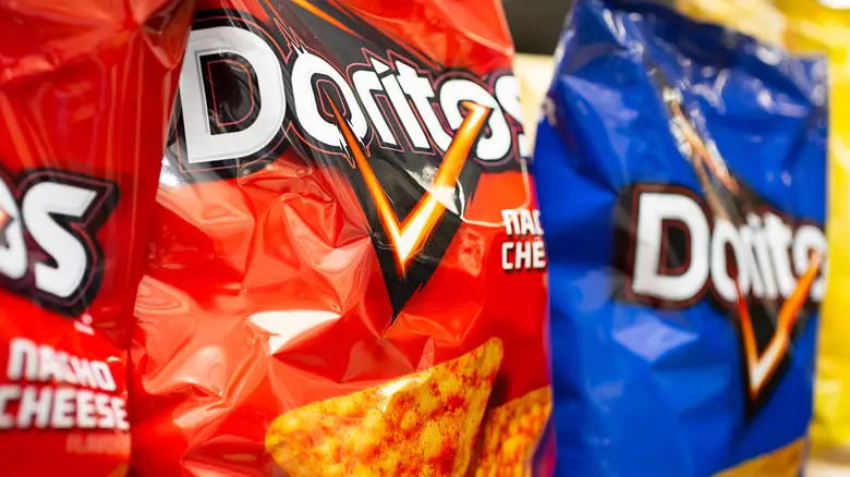 Сумки Doritos на полиці