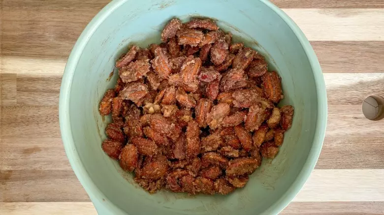 pecans ni dapọ ekan