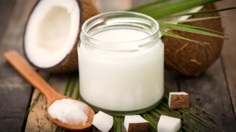 leite de coco con anacos de coco