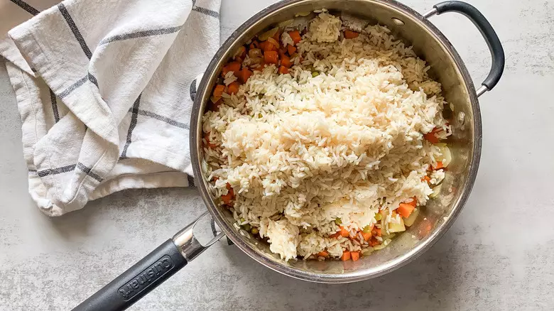 mov, veggie sib tov nyob rau hauv lub lauj kaub