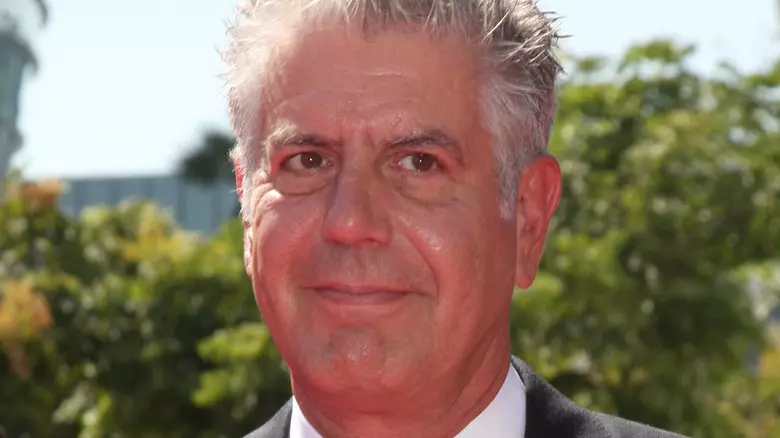 Anthony Bourdain poserer