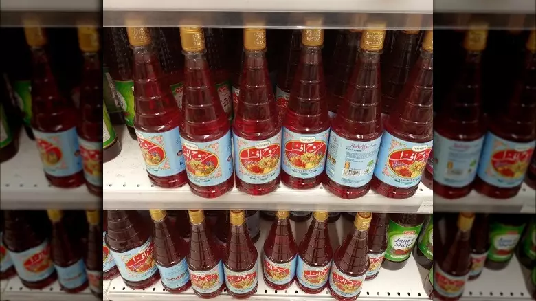 Rooh afza display i en pakistansk butik