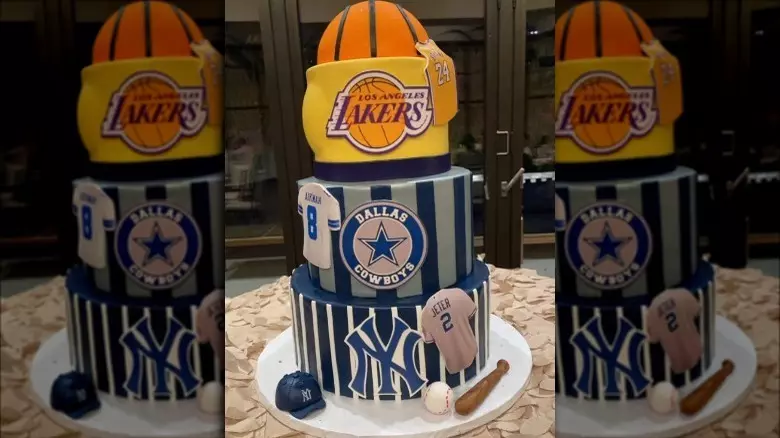 Торта со 3 нивоа во знак на почит на спортските тимови