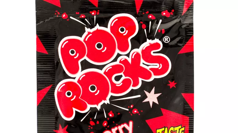 logotipo de pop rocks no paquete de caramelos