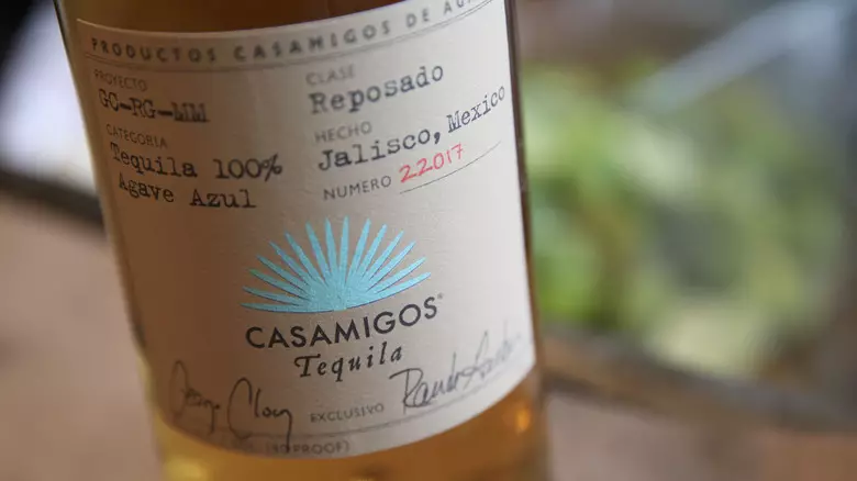 Casamigos Tequila жапсырмасы