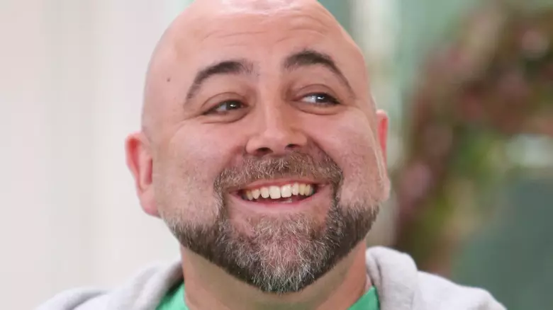 Duff Goldman nosi majicu i duksericu