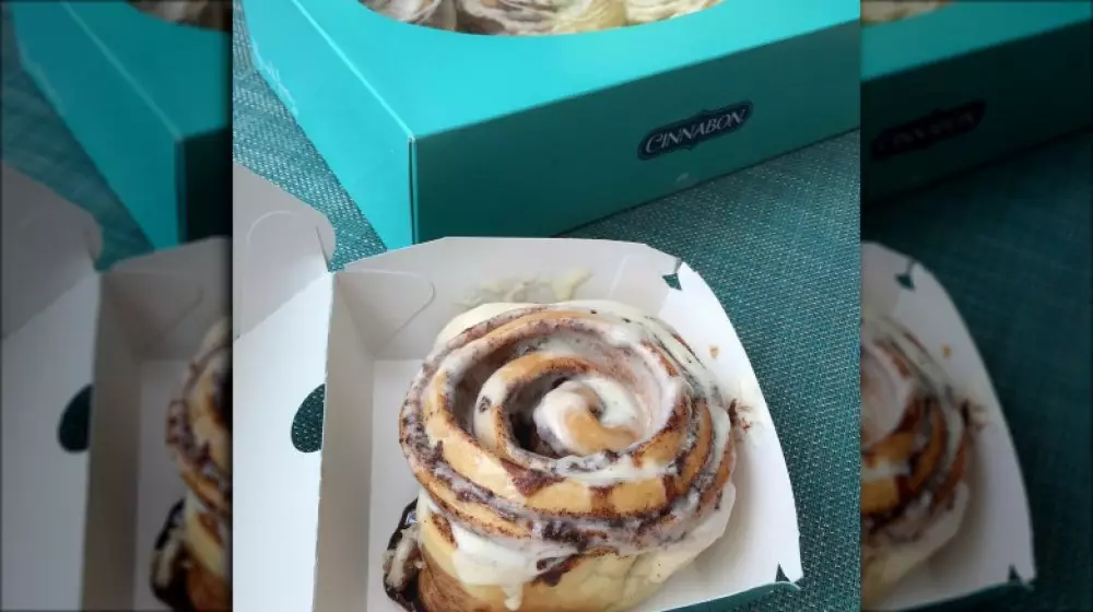 Cinnabon cinnamon roll