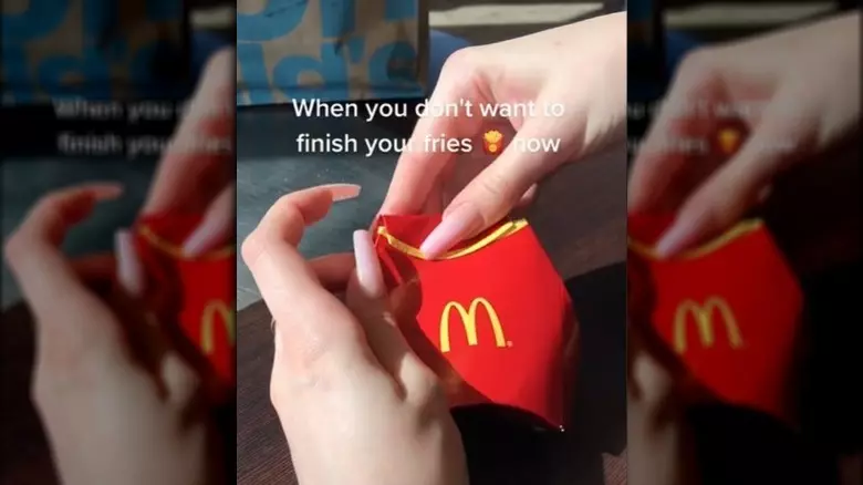 TikToker McDonald's frijitzeko kartoia tolestuz