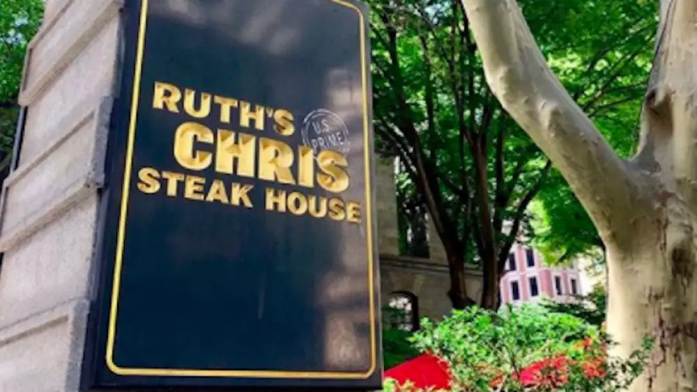 Arwydd Chris Steak House Ruth