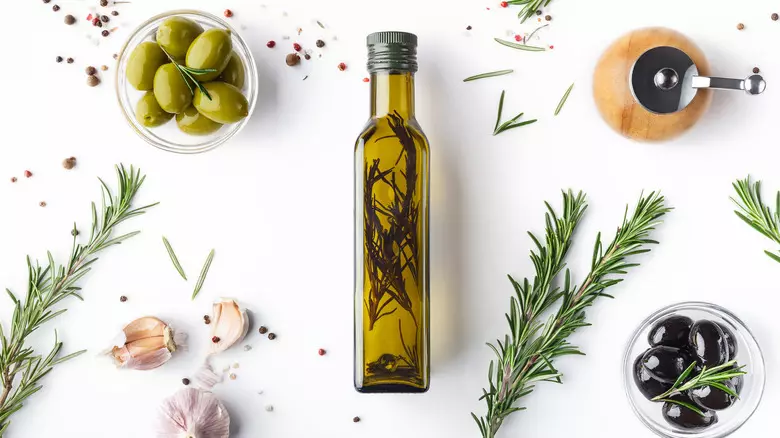 Olivenolje og krydder