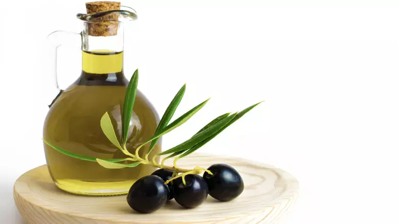En flaske olivenolie