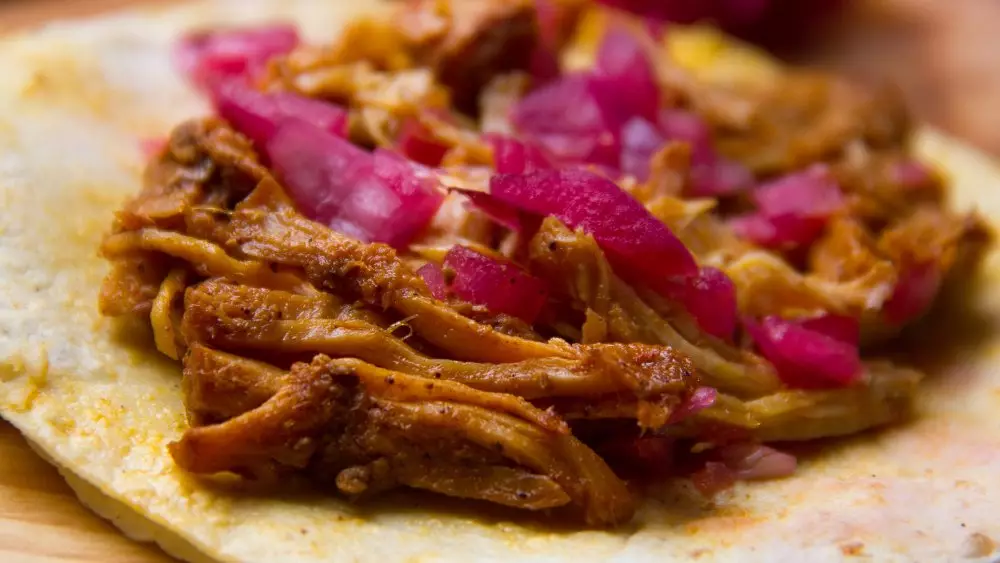 cochinita pibil taco tena izy