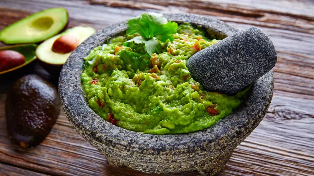 guacamole nentim-paharazana tena izy ho an'ny tacos