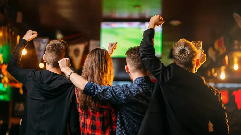 Nies cheering fl-isports bar