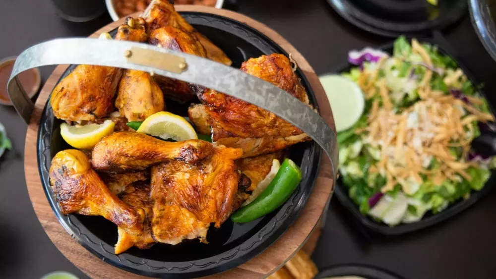 El Pollo Loco kulawarga pilihan dinner jeung hayam jeung salad