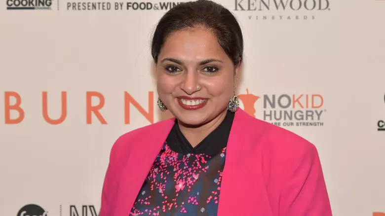 Maneet Chauhan با ژاکت صورتی