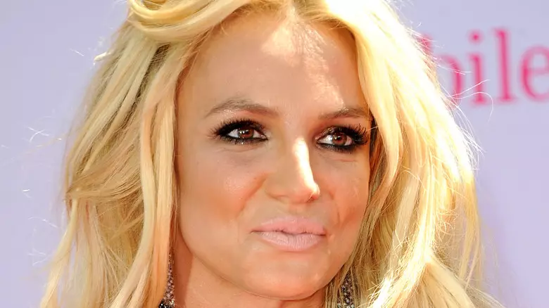 Britney Spears frunciendo los labios