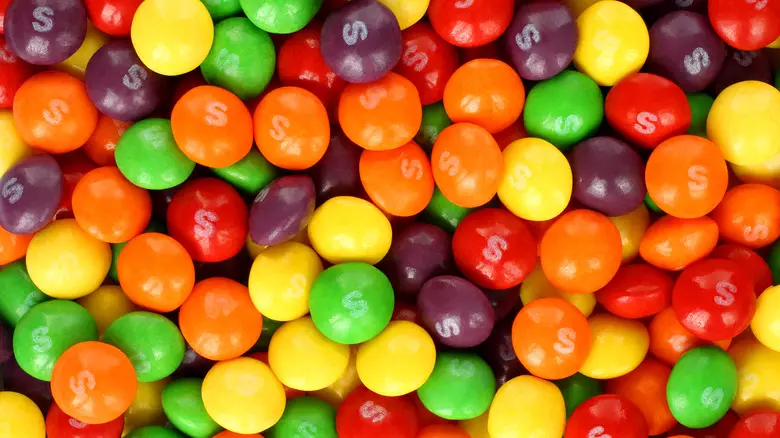 Skittles warna permén