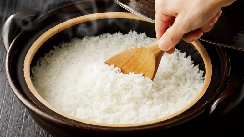 Rice jinna ni Japanese gbona ikoko