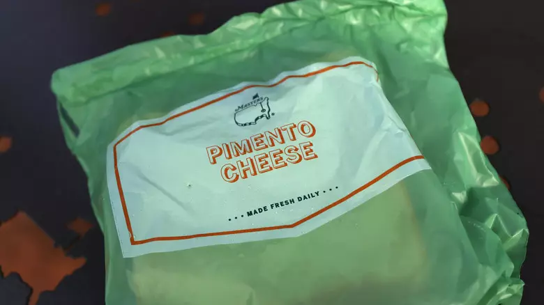 Сыр пимьенто в упаковке