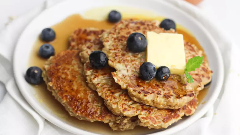 Haferflocken Pancakes op Teller