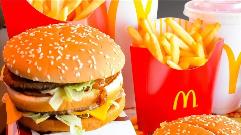 McDonald's Big Mac, fries, zava-pisotro