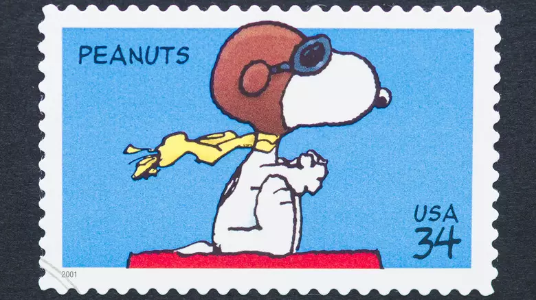 Close-up van 'n stempel van Snoopy as die WWI Flying Ace