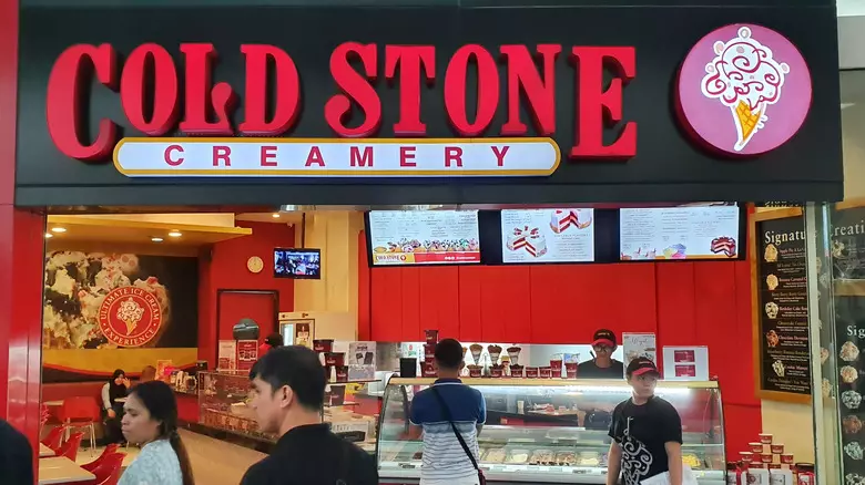 Cold Stone Creamery'deki müşteriler