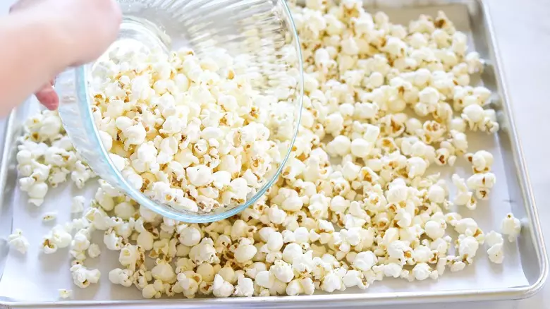 popcorn na blasze do pieczenia