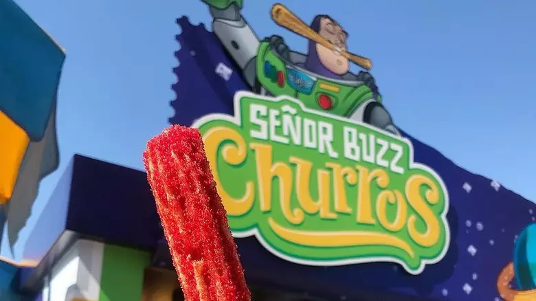 disneyland pixar muelle señor zumbido picante caliente churro