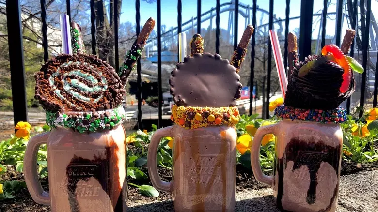 Hersheypark падыша өлчөмүндөгү ири сүт коктейль момпосуйлары