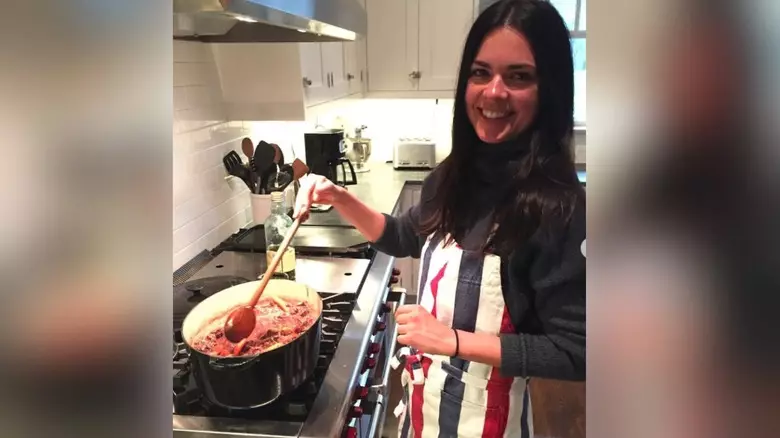 Katie Lee Biegel cociña Bourginon de carne