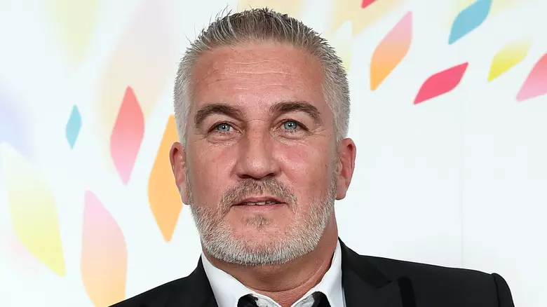 Paul Hollywood um rouden Teppech