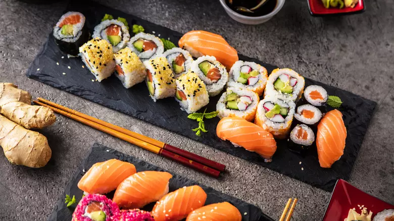 Các loại sushi bằng đũa