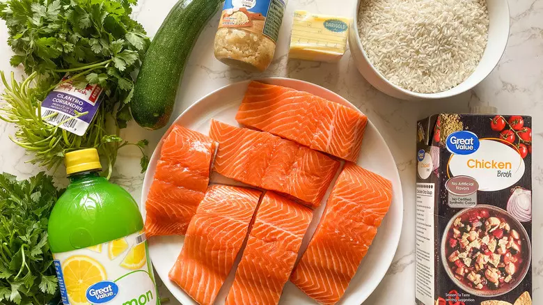 salmon thiab mov cov khoom xyaw