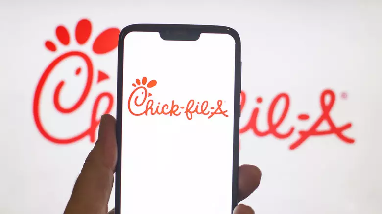 Chick-fil-A написано на экране мобильного устройства