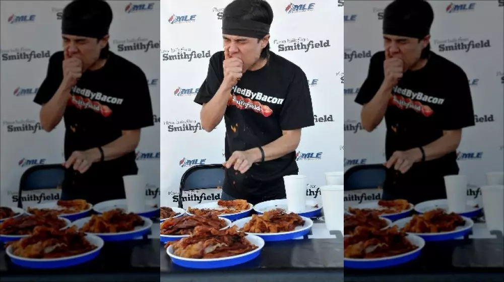 Matt Stonie iessen Speck