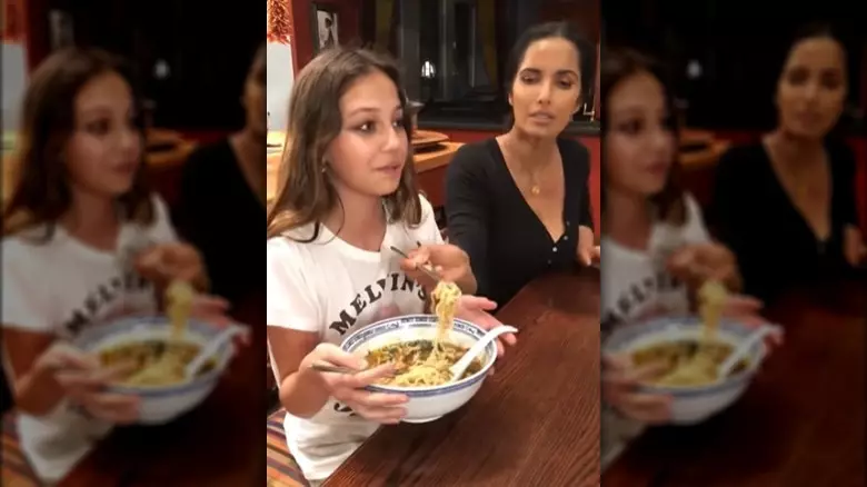 padma lakshmi mange de la soupe avec sa fille krishna