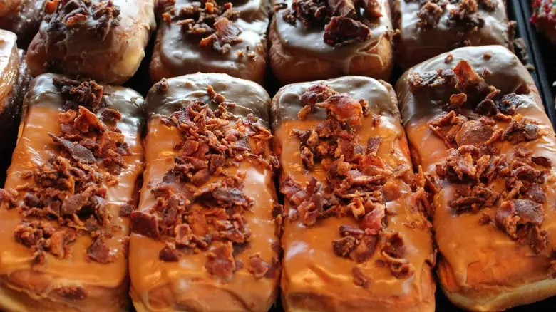 li-donuts tsa maple bacon