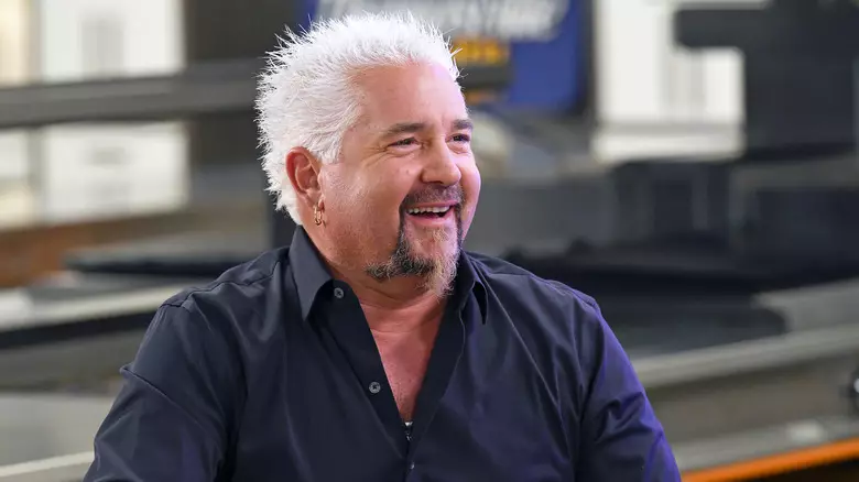 Guy Fieri sorrindo