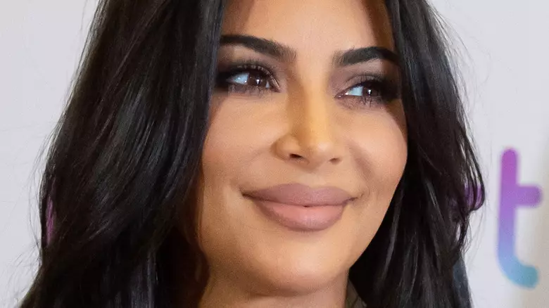 Kim Kardashian sorridente