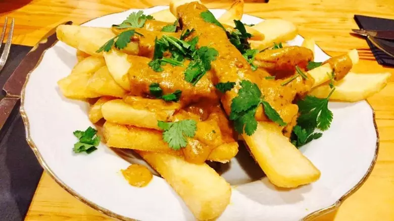 Fries ak sòs Curry