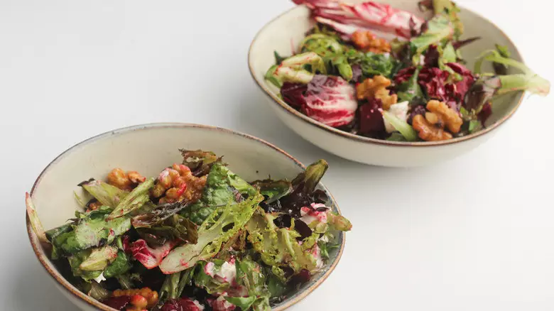 Salat med rødbeter og valnøtter