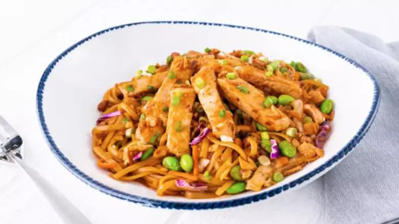 Kung Pao Noodles miaraka amin'ny akoho